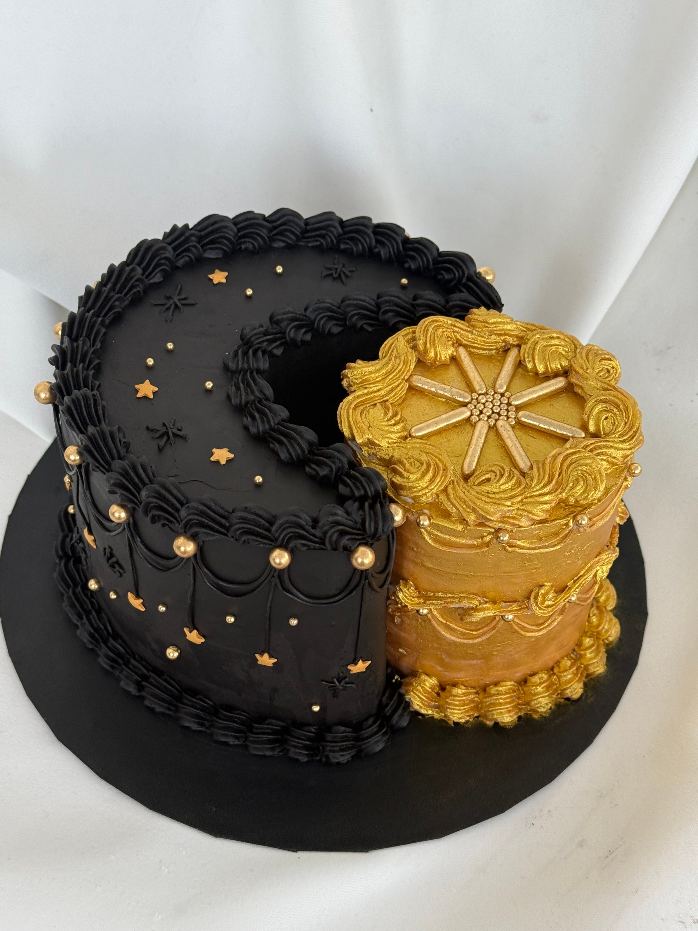 moon design cake